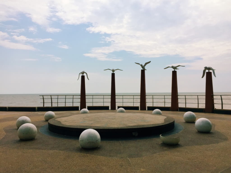 √ PANTAI MORIB: Tarikan, Aktiviti, dan Review