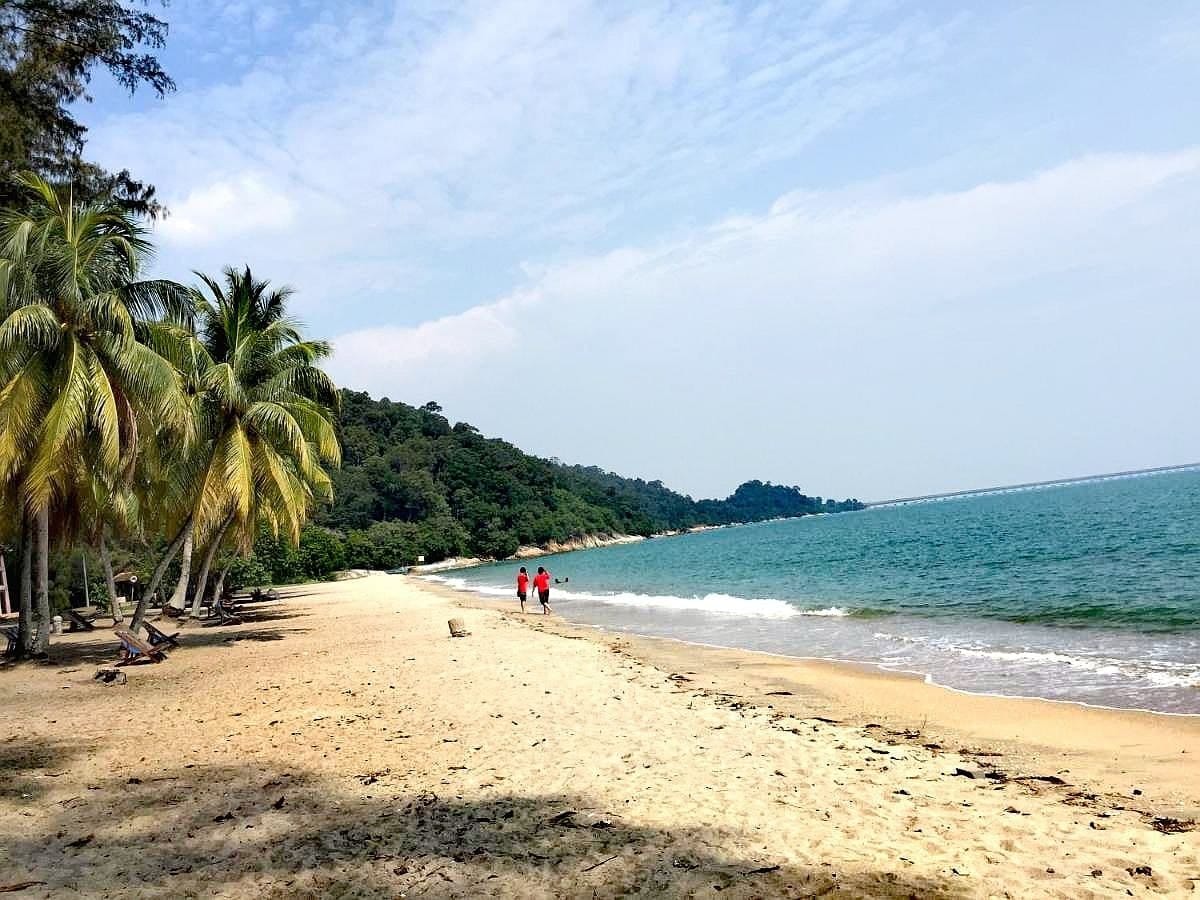 √ PANTAI TELUK BATIK: Review & Harga Tiket 2026