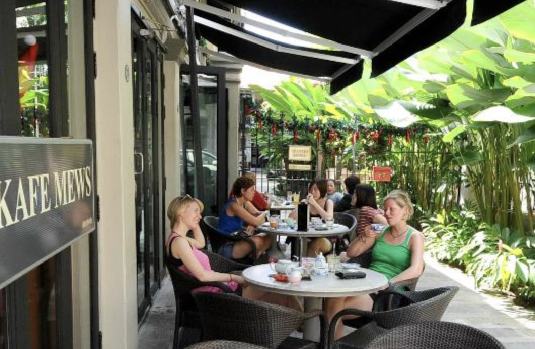 √ 19 Tempat Makan Menarik di Lembah Pantai