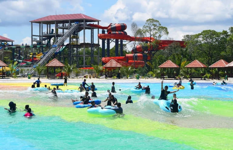 √ BORNEO SAMARIANG Waterpark: Review & Harga Tiket 2025