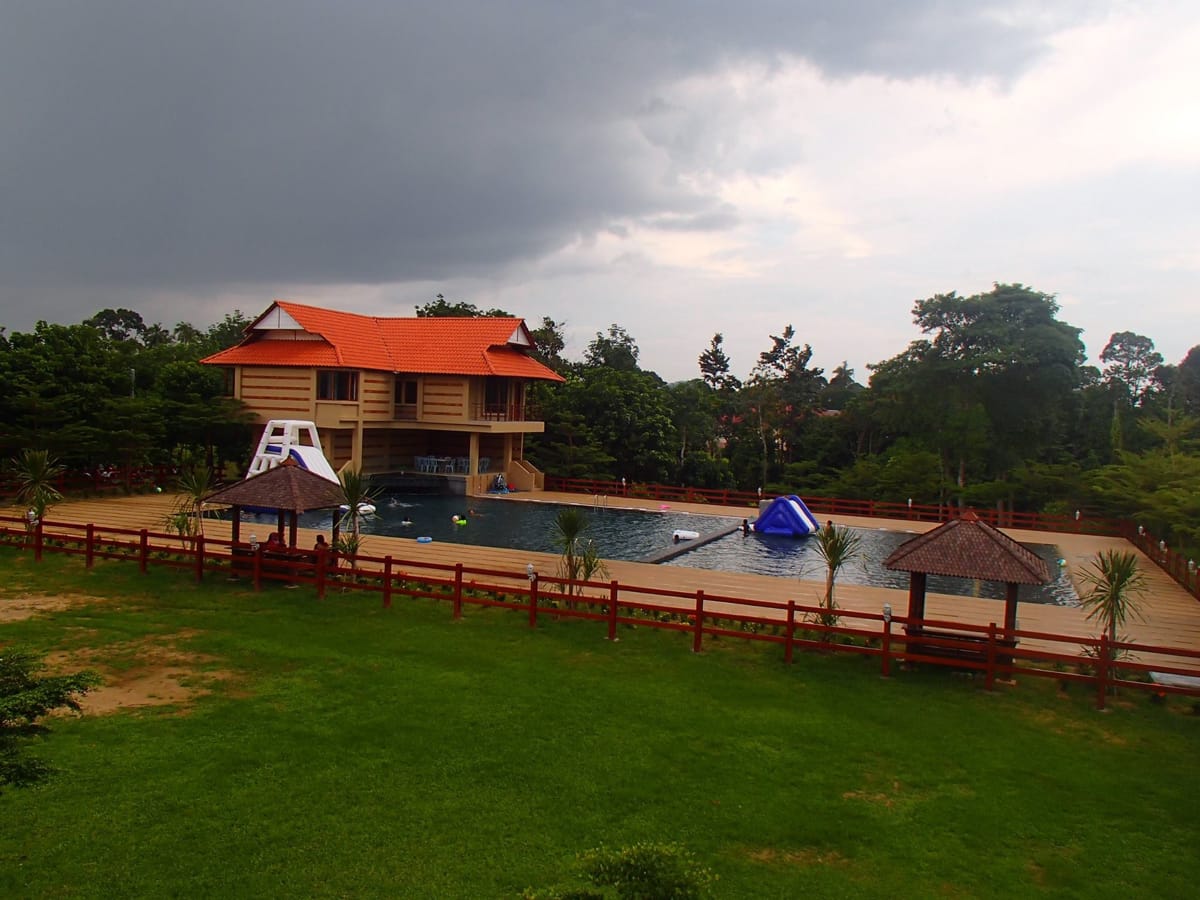 √ PUTERA VALLEY RESORT: Review & Harga 2026