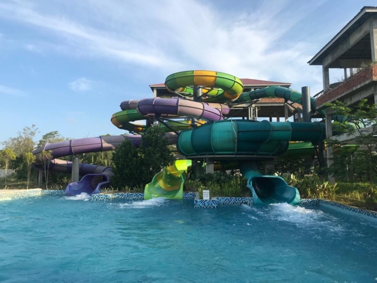 √ BORNEO SAMARIANG Waterpark: Review & Harga Tiket 2025