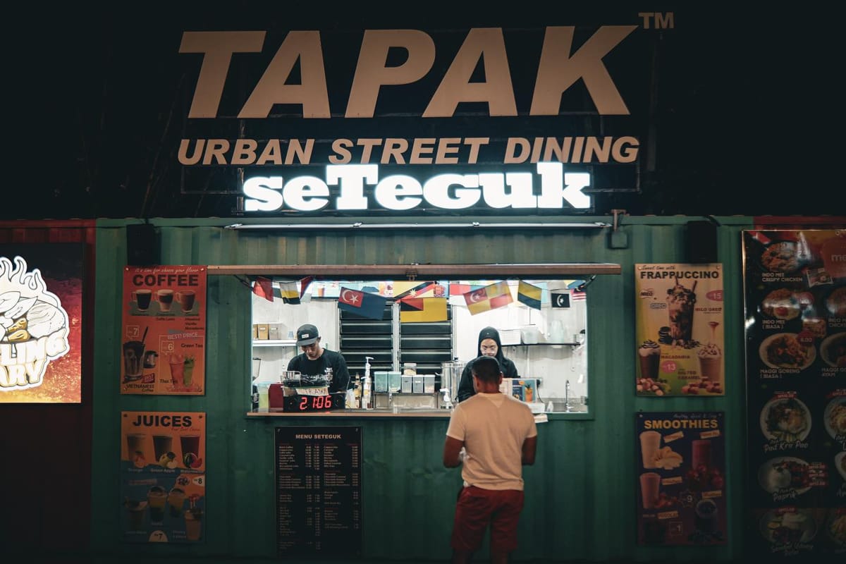 √ TAPAK URBAN STREET DINING: Review & Lokasi
